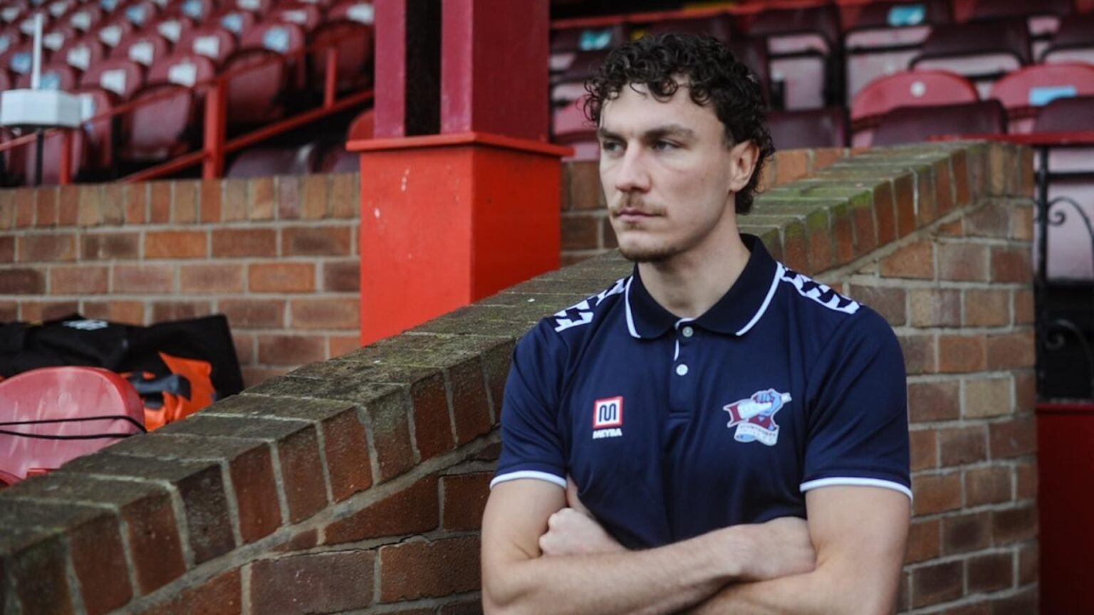 Goalkeeper Louis Jones joins the Iron on non-contract terms ...