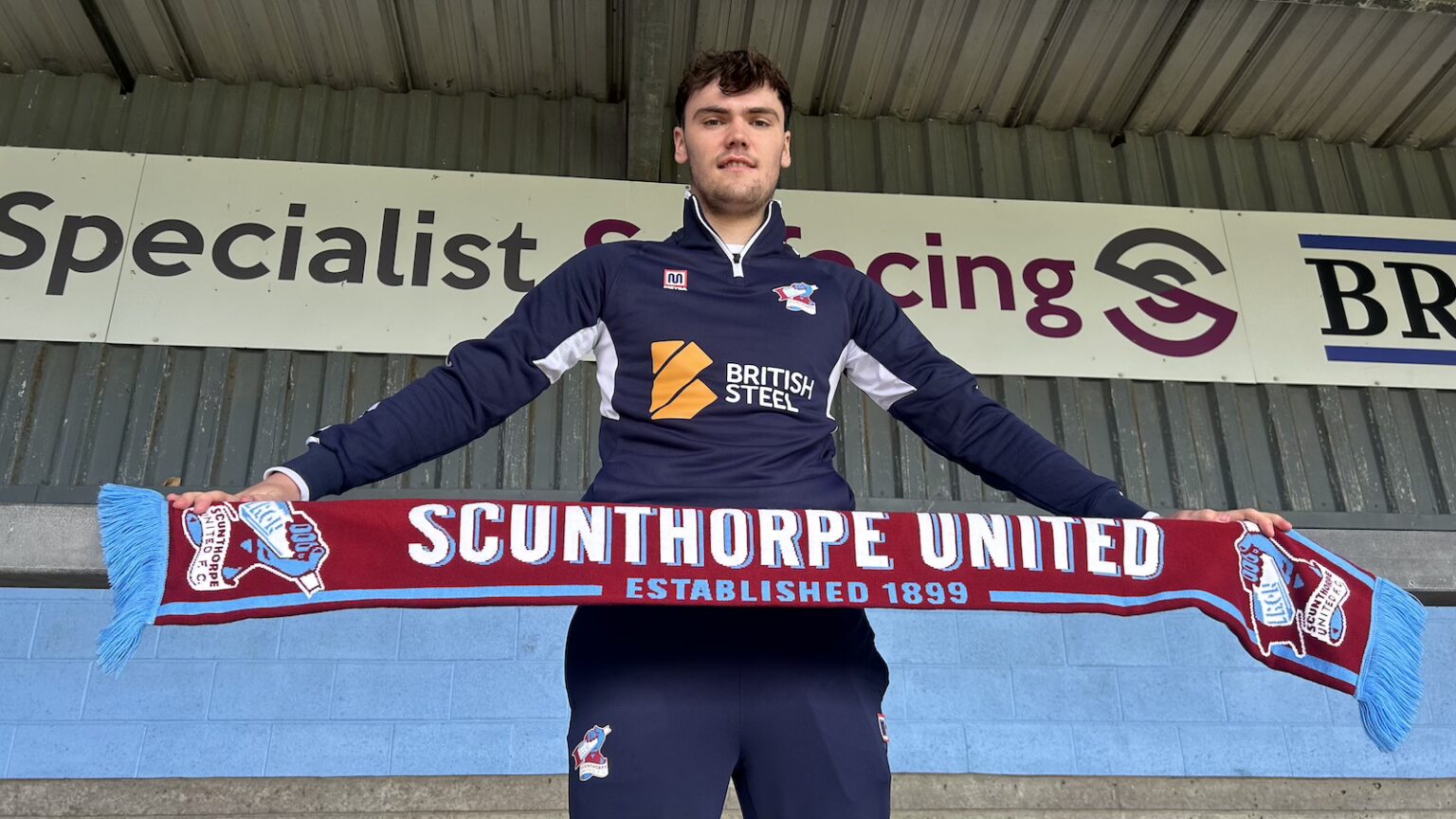 Iron sign striker Leo Farrell on loan from Barnsley | Scunthorpe United FC